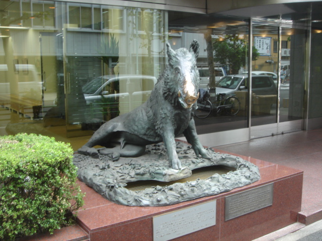 ポルチェリーノ像(ピジョン株式会社)|東京都中央区の歴史 ポルチェリーノ像(ピジョン株式会社)|東京都中央区の歴史